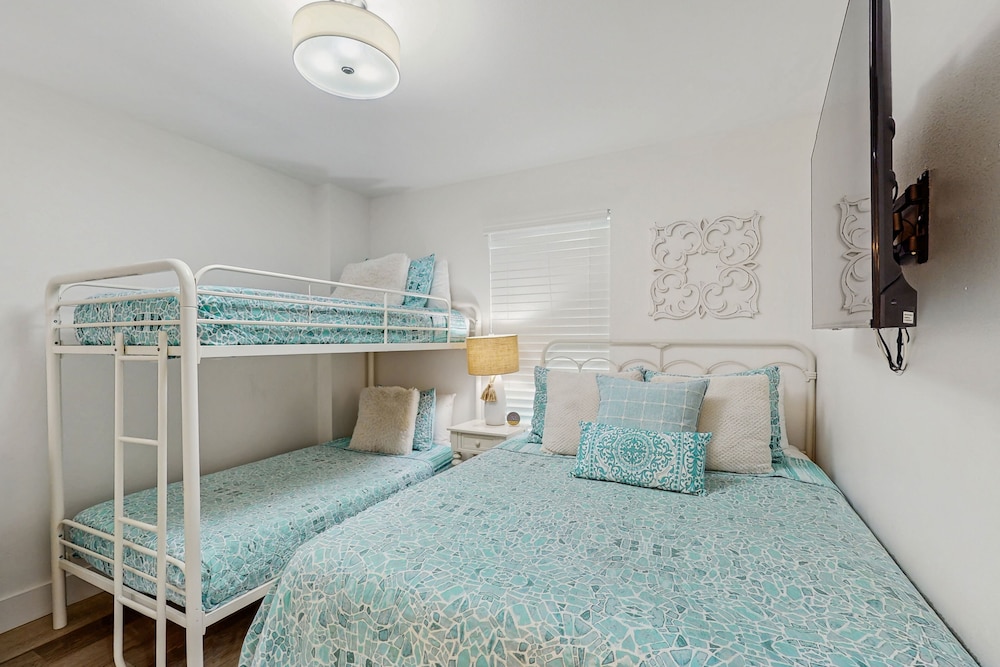 Beach-chic condo across from beach, close to John’s Pass - on-site pool ...