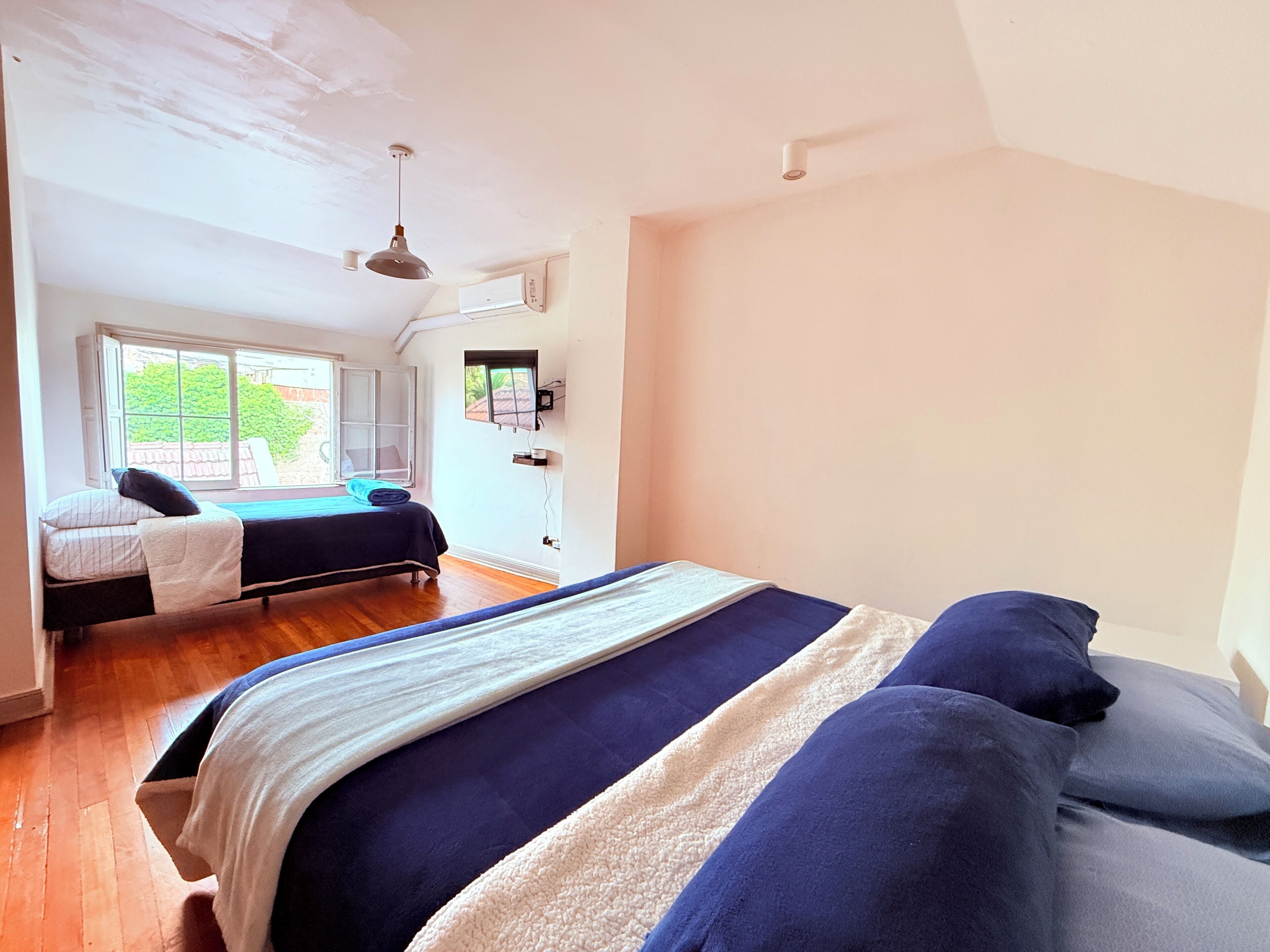 Quarto Triplo Comfort, não fumadores, casa de banho privativa | Ferro/tábua de engomar, Wi-fi grátis 