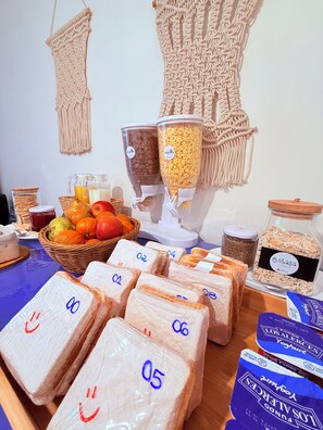 Café da manhã self-service grátis todos os dias