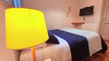 Quarto casal conforto, para não fumantes, banheiro privativo | Ferros/tábuas de passar roupa, Wi-Fi de cortesia