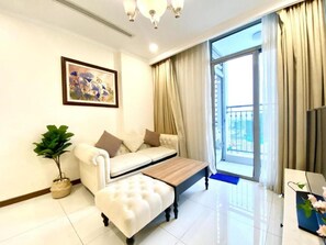 Apartamento, Vista para a cidade | Minibar, Wi-fi grátis, roupa de cama fornecida 