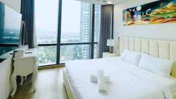 Quarto Duplo, Vista para a cidade | Casa de banho | Um polibã, artigos de higiene pessoal grátis, um secador de cabelo