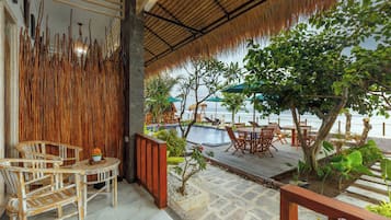 Quarto casal luxo, varanda, vista para o mar | Terraço/pátio