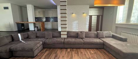 Casa, 4 quartos, lareira | Sala