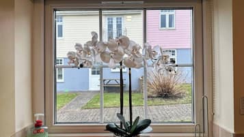 Casa, 4 quartos, varanda, vista para o jardim | Interior