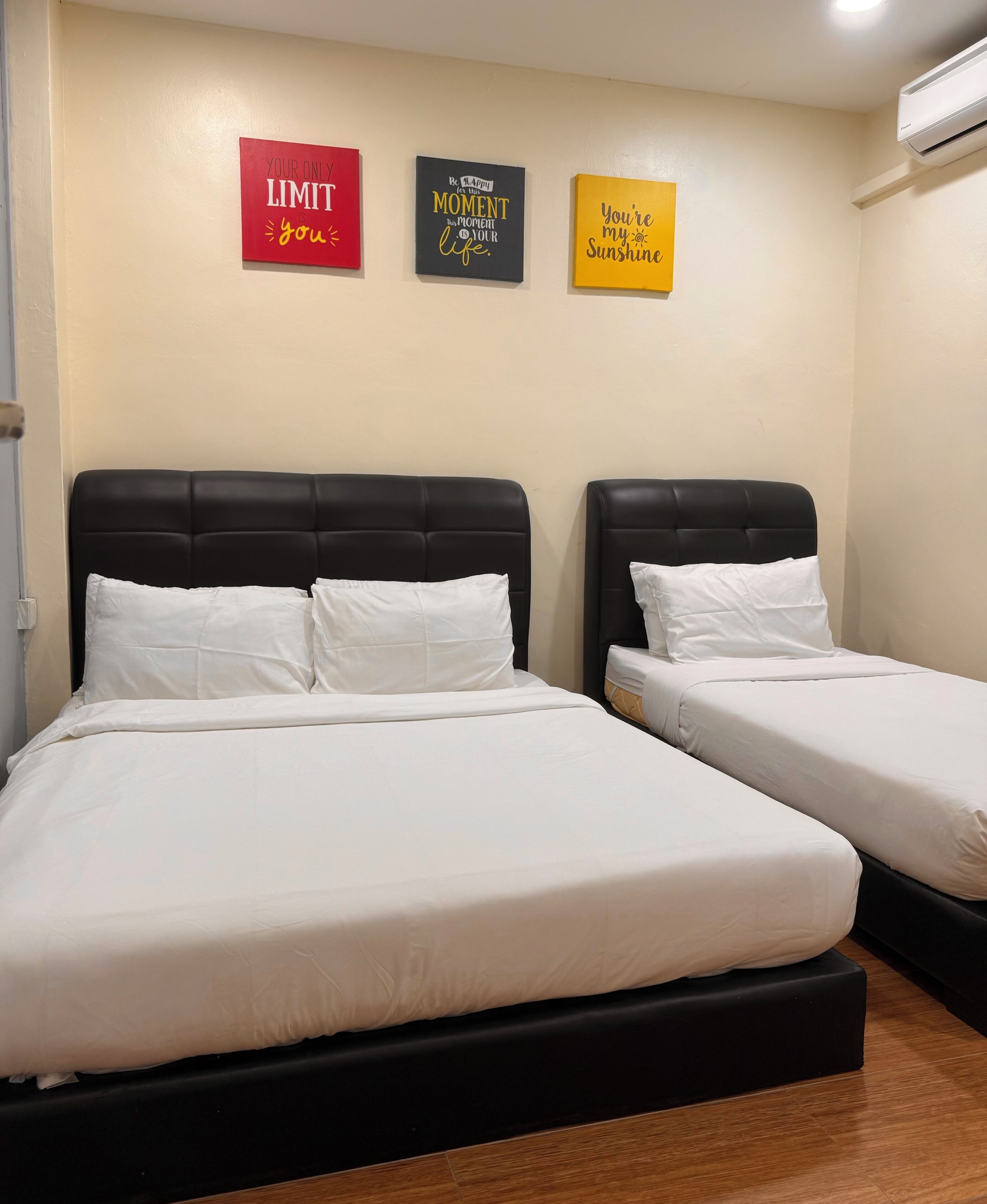 Quarto triplo luxo | Edredons de pluma, individualmente decorados, individualmente mobiliados