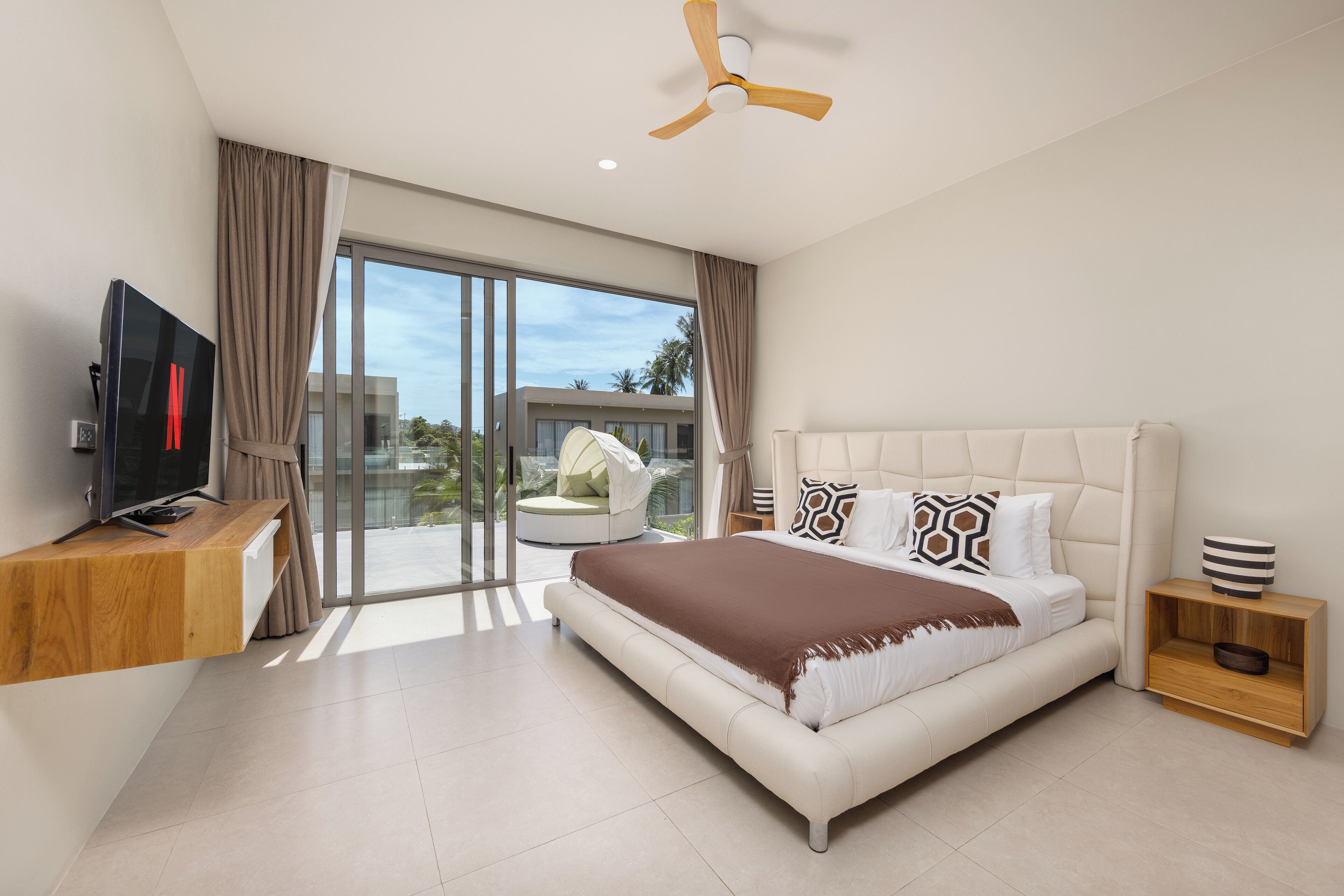 Villa Deluxe, 3 quartos, vista para a piscina, junto à praia | Cortinas/cortinados opacos, ferro/tábua de engomar 