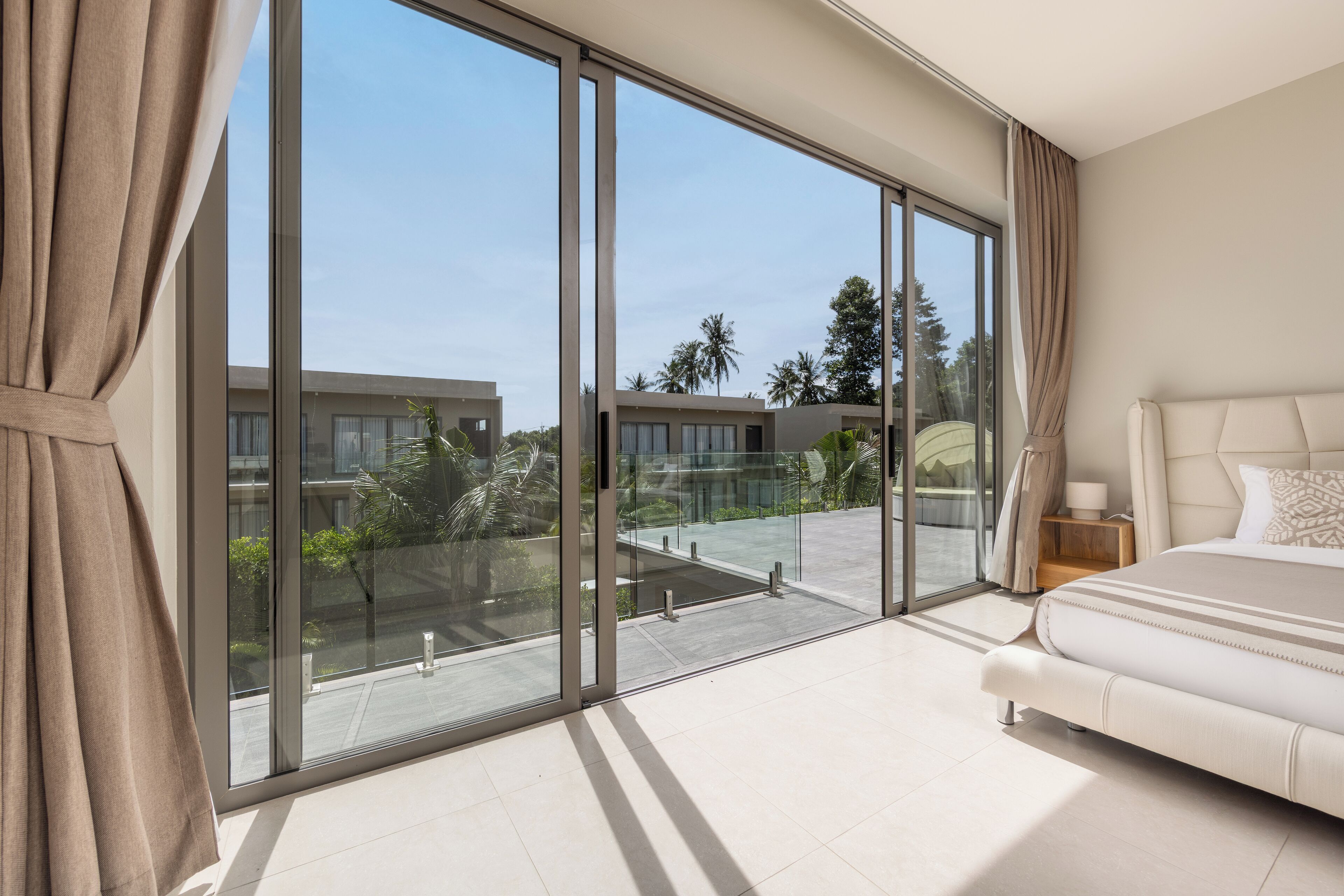 Villa Deluxe, 3 quartos, vista para a piscina, junto à praia | Cortinas/cortinados opacos, ferro/tábua de engomar 