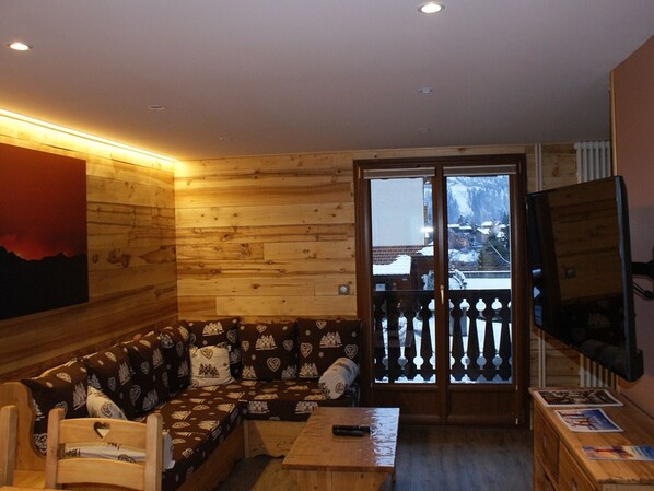 Renovated 50 m² apartment, 2 bedrooms, central, WIFI Reviews, Deals ...