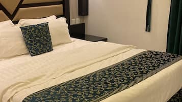 Cofre no quarto, cortinas/cortinados opacos, quartos insonorizados