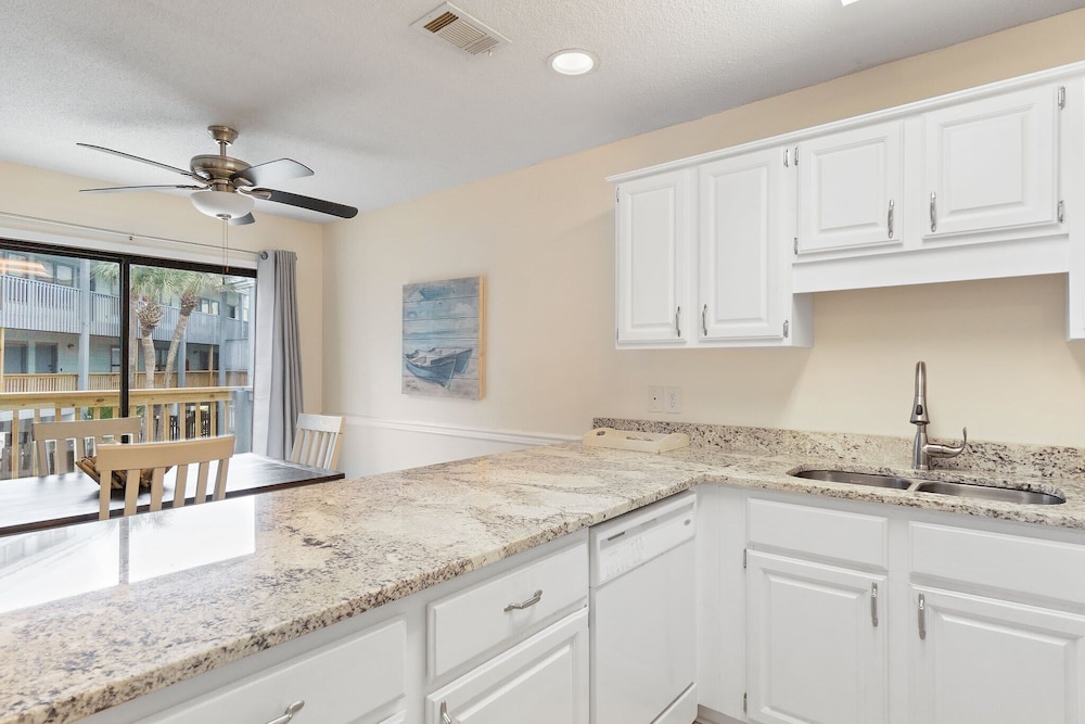 Beach Access Condo Pool Walk To Hangout - Alabama