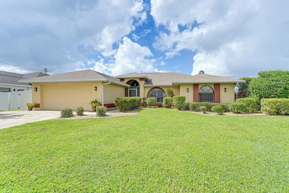 Waterfront Cape Coral Home: Views & Birdwatching - Fort Myers, FL