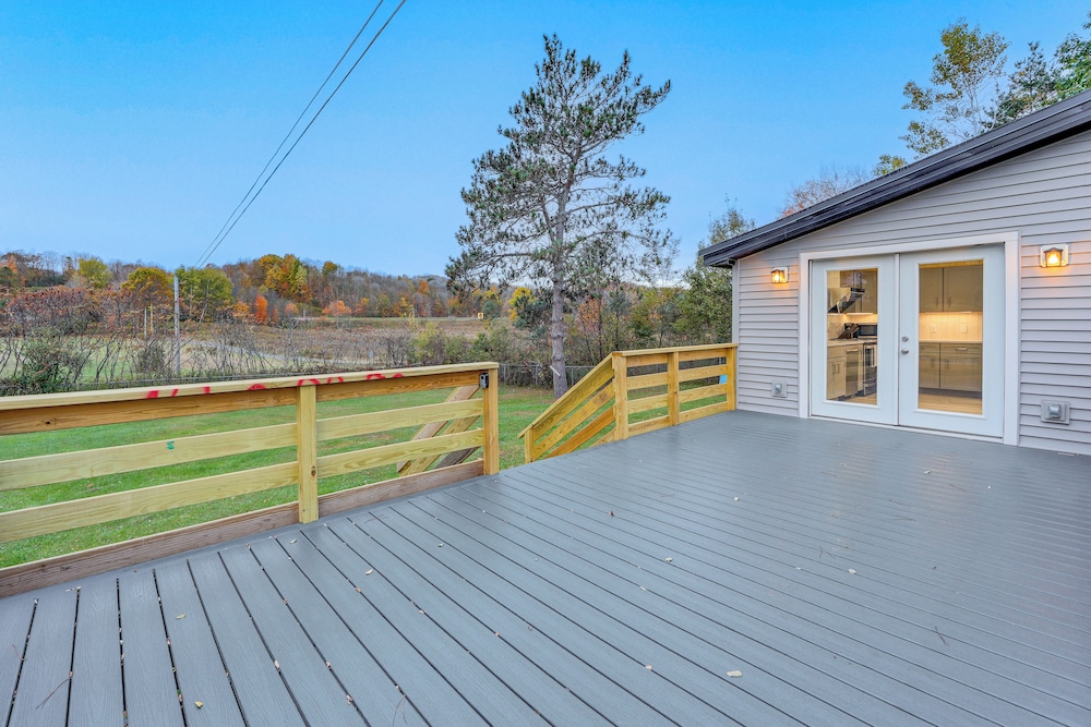 Direct Trail Access: Lyons Falls Getaway W/ Views! - Adirondacks