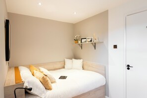 Casa, 6 quartos | Secretária adequada para computadores portáteis, Wi-fi grátis 