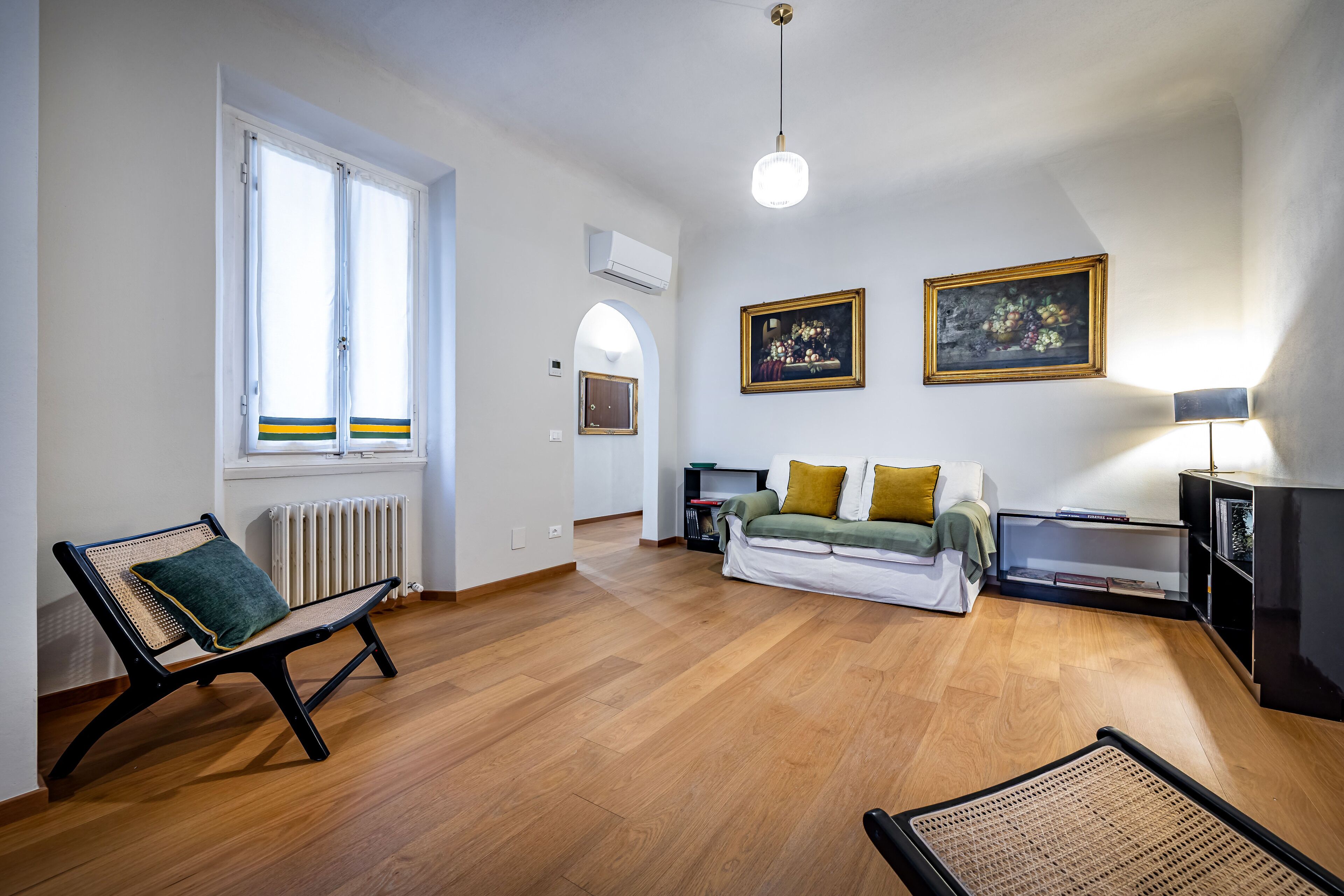 Apartamento, 4 quartos | Área de estar | TV de tela plana 42 polegadas com canais digitais