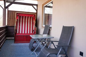 Quarto Duplo Comfort, varanda | Cofre no quarto, cortinas/cortinados opacos, ferro/tábua de engomar 