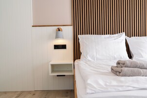 Quarto Clássico com Cama de Casal | Cofre no quarto, cortinas/cortinados opacos, ferro/tábua de engomar 