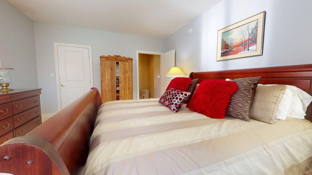 Luxury Stratton Getaway-On Shuttle,Prime Location! - Winhall | Vrbo