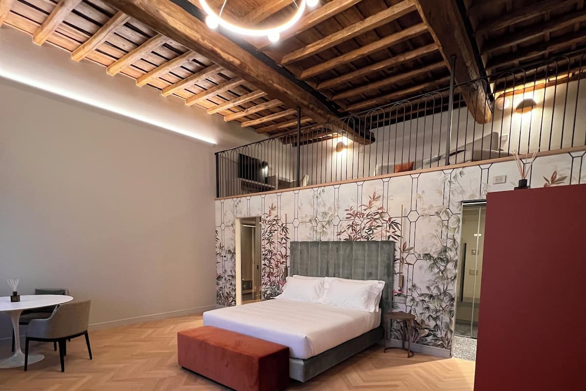 Suite-Estúdio Exclusiva, 1 cama queen-size, não fumadores, Vista para a cidade | Roupa hipoalergénica, minibar, cofre no quarto