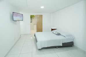 Quarto casal luxo, varanda | Wi-Fi de cortesia