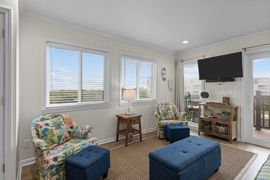 Beautifully Remodeled Oceanfront Condo With Lovely Views, Pool Access & W/d - Harkers Island, NC