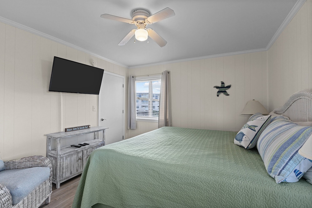 Beautifully remodeled oceanfront condo with lovely views, pool access ...