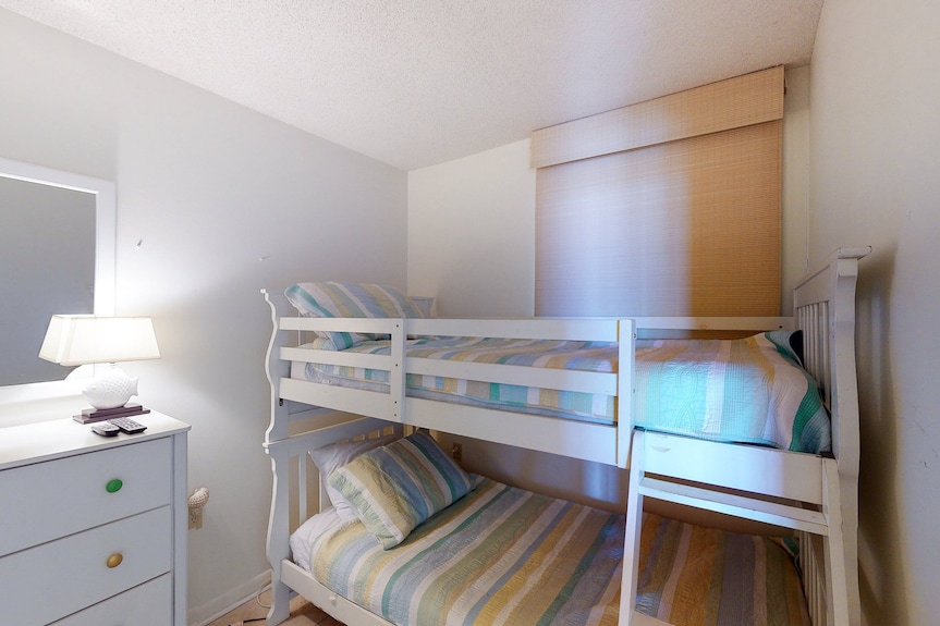 Oceanfront, 2nd-floor Condo With Balcony, Ocean View & Shared Hot Tub/pools - Beaufort, NC