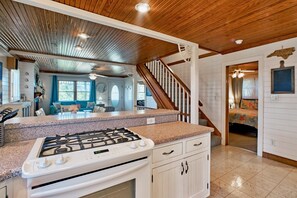 Dog-friendly house short walk from beach with pool table & WiFi Reviews ...