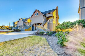 Serenity Point duplex with 180-degree water view & community pool - dog ...