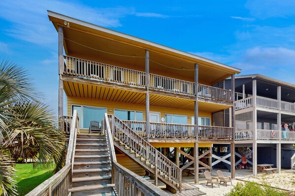 Oceanfront, two-level duplex with sundeck, washer/dryer, & central AC ...