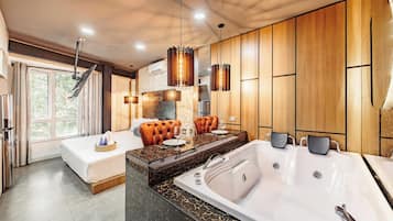 Quarto Duplo, banheira de hidromassagem grande | Cofre no quarto, secretária adequada para computadores portáteis