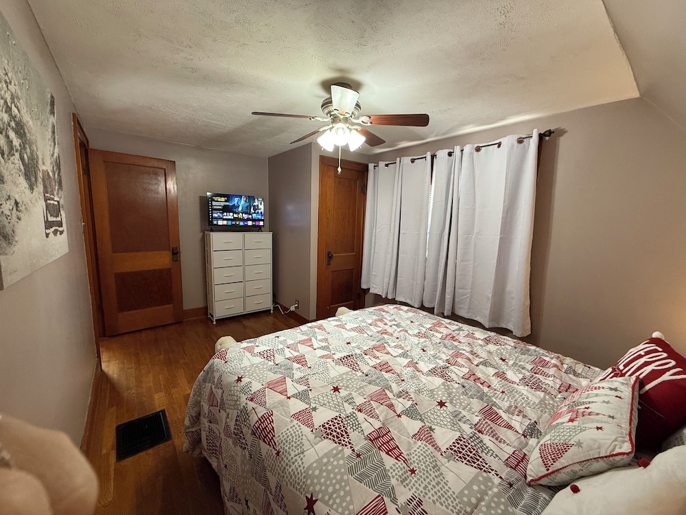 Cozy Christmas Cottage • No Cleaning Fee! - Salina | Vrbo