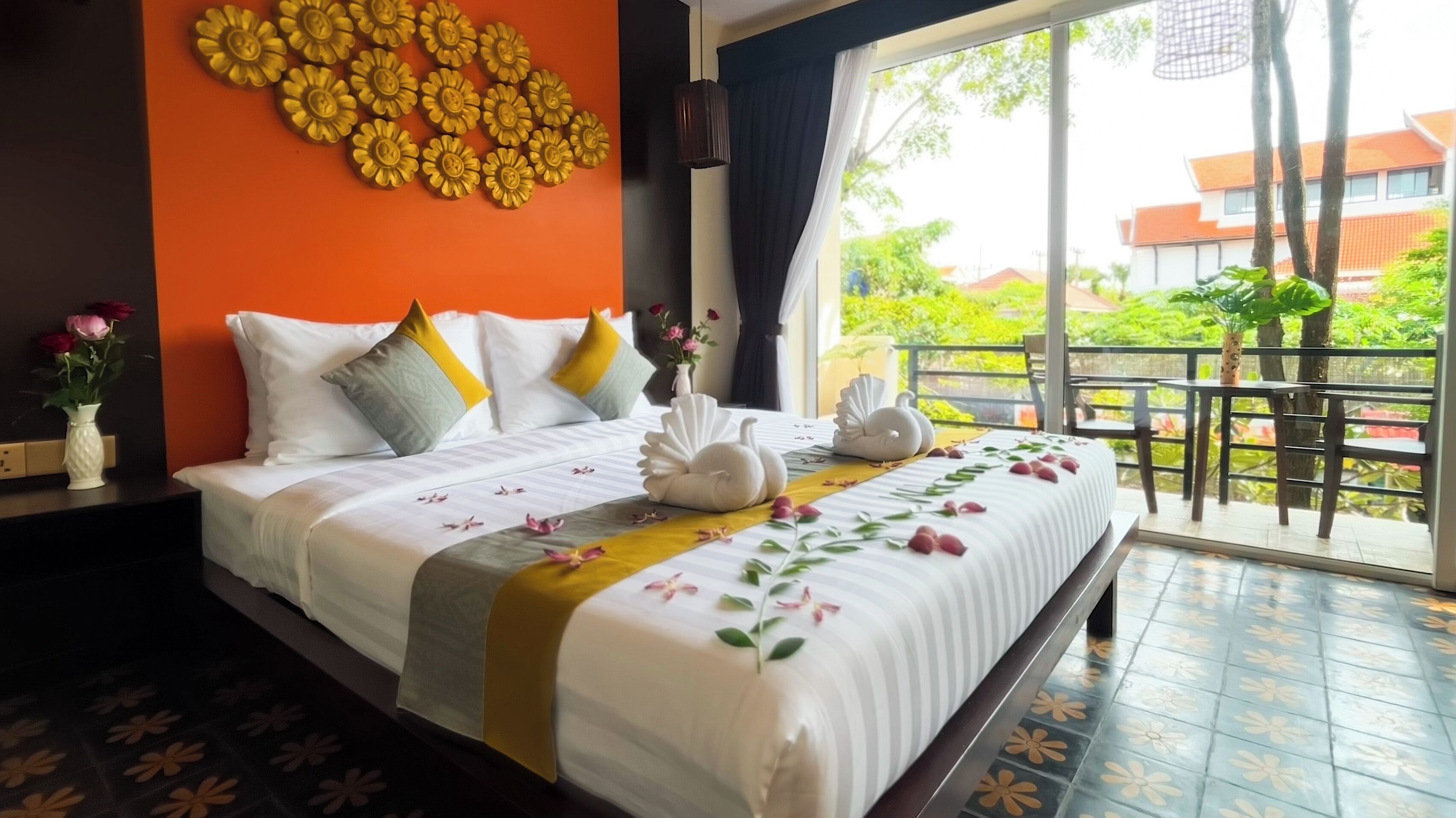 Junior Suite With Balcony Pool View - Free Bus Station Pick Up | Cofre no quarto, secretária 