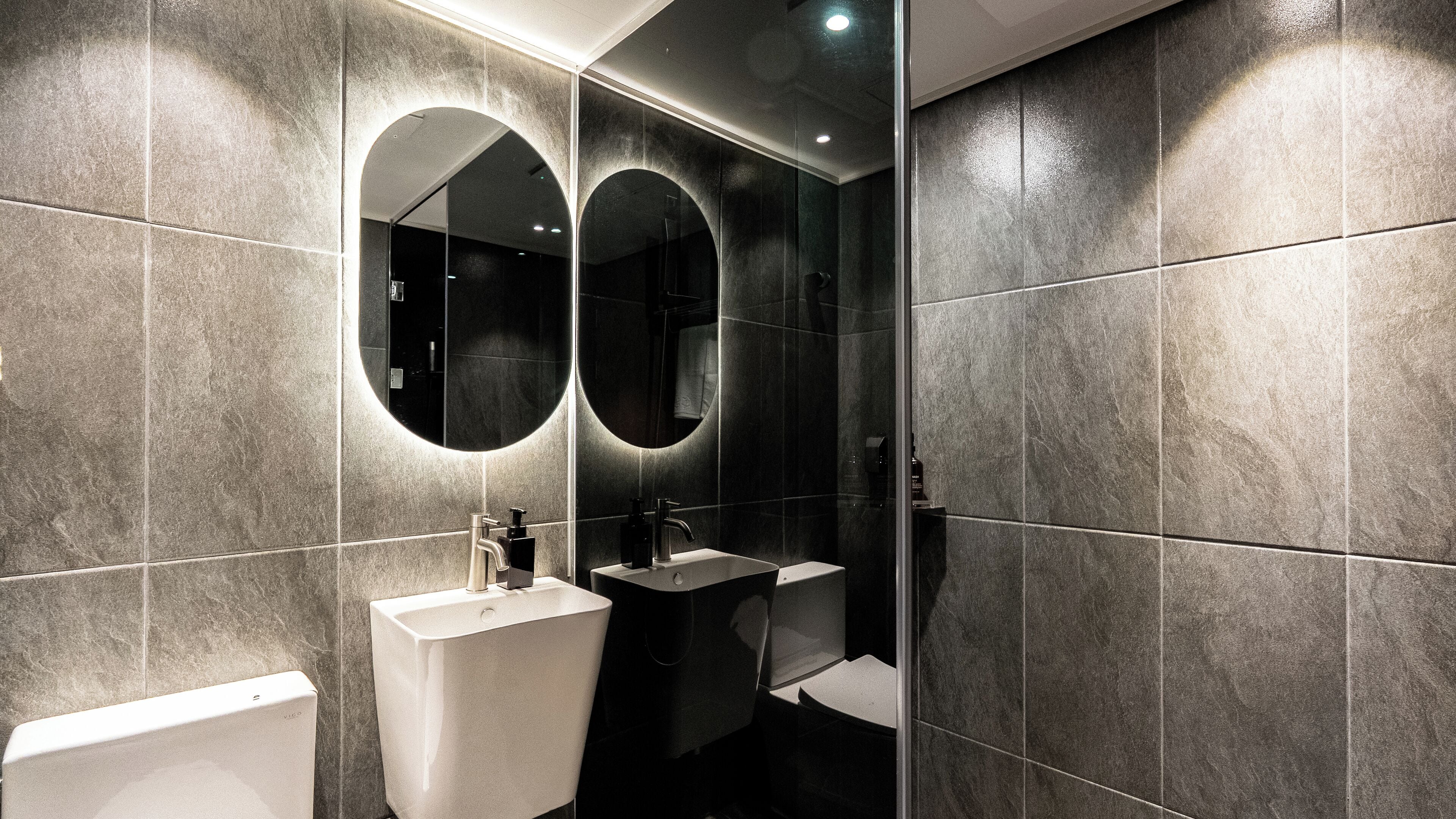 Quarto Duplo Básico | Casa de banho