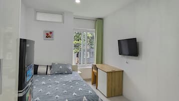 Quarto Superior, vista para o pátio | Secretária