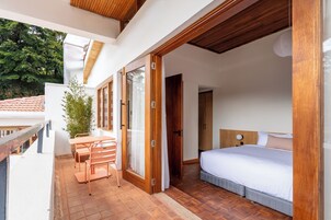 Chic Chic | Cofre no quarto, secretária 