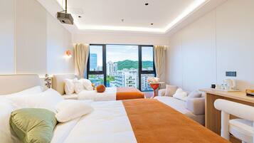 Quarto Superior | Secretária adequada para computadores portáteis, Wi-fi grátis