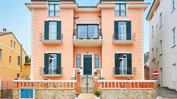 Fachada da propriedade