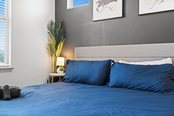 Upscale King 2br Suite Mins To Charlotte - Charlotte Douglas Airport (CLT)