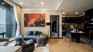 Suite Royal, 1 quarto, acesso ao Club Lounge, Vista para a cidade | Lençóis de algodão egípcio, roupa de alta qualidade, edredões de penas