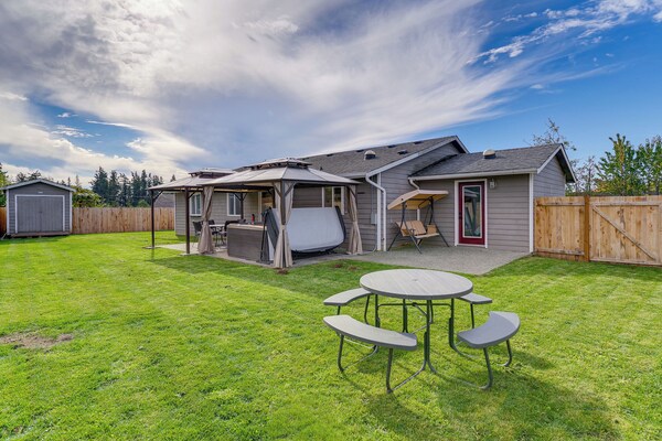 Explore Camano Island Beaches! Family Home W/ Yard - Marysville, WA