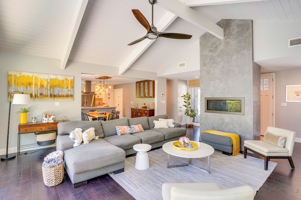 Mid Century Modern Gem W/ Pool In North Tustin - Tustin, CA