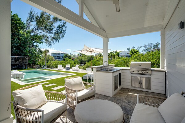 Steps To Bean Point Beach: Family Home W/ Pool! - Anna Maria, FL