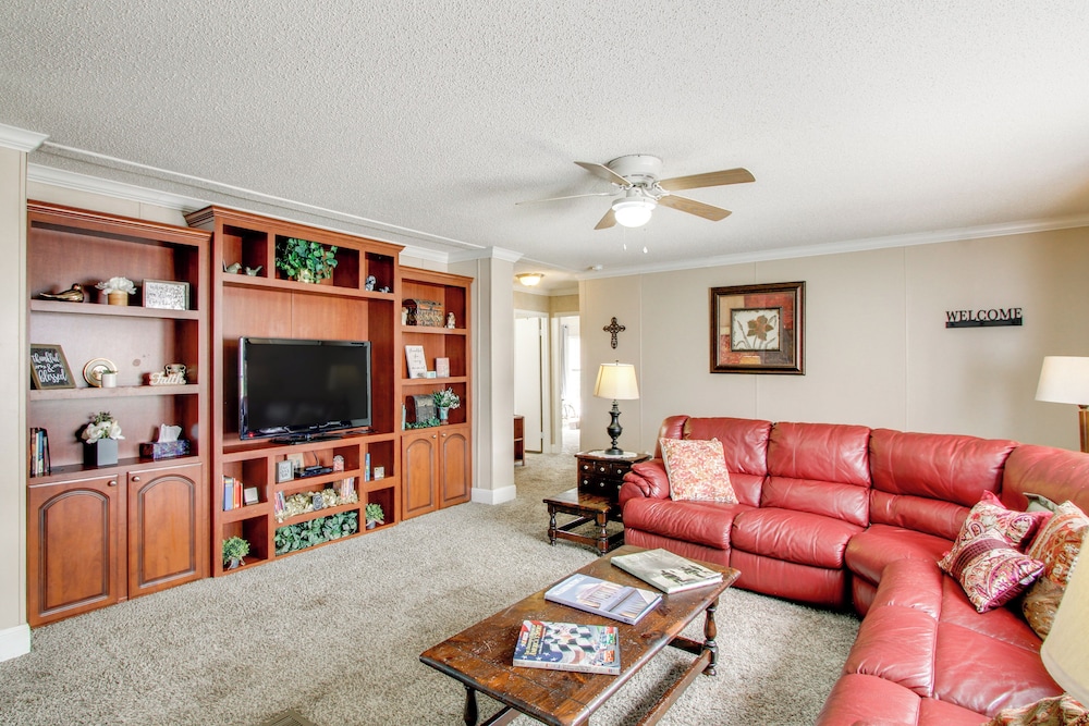 Quiet Family Home In Headland W/ Games & Yard - Dothan, AL