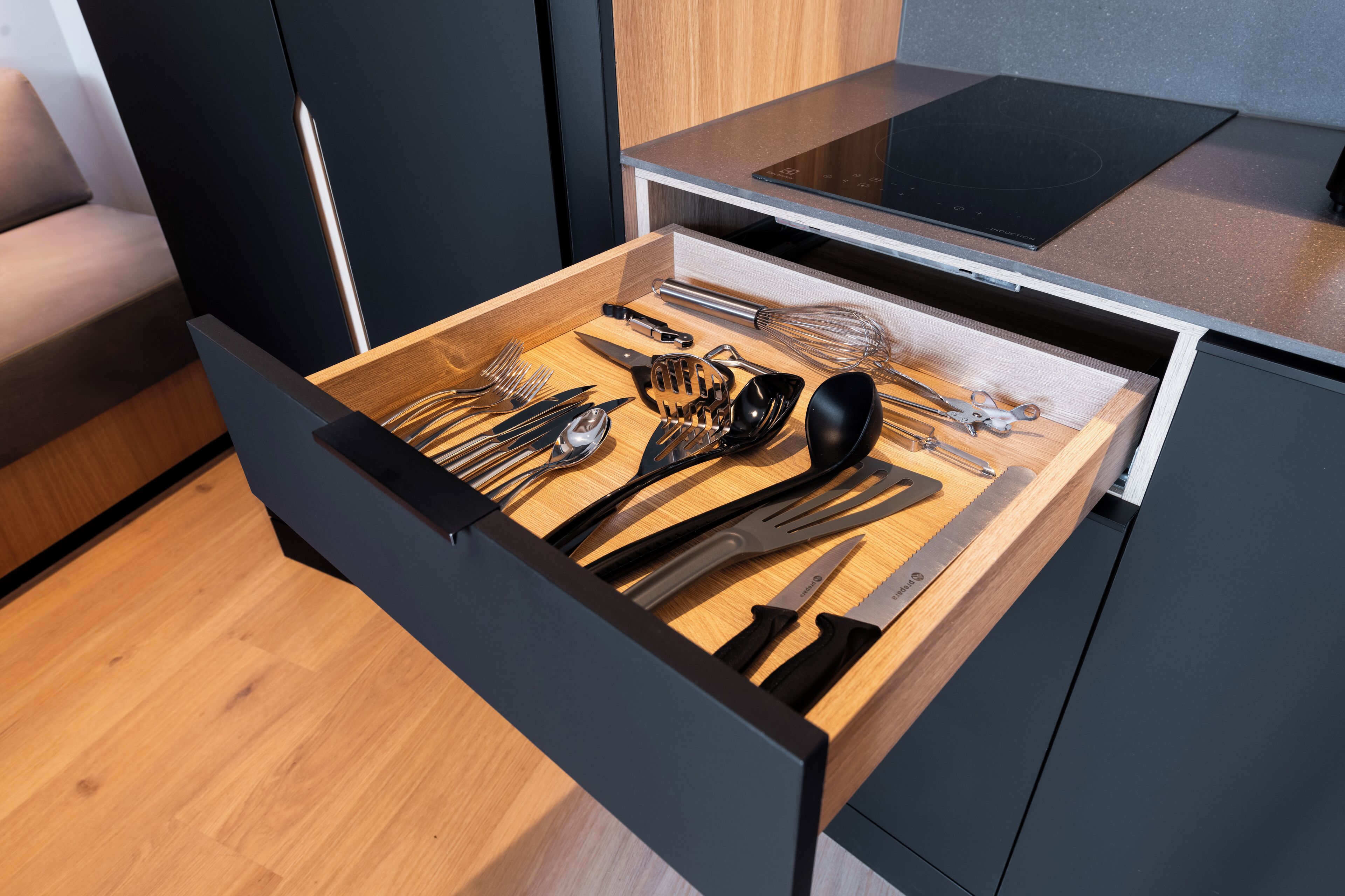 Estúdio standard | Cofres nos quartos, escrivaninha, cortinas blackout