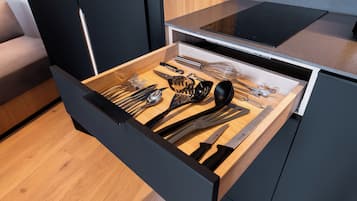 Estúdio standard | Cofres nos quartos, escrivaninha, cortinas blackout