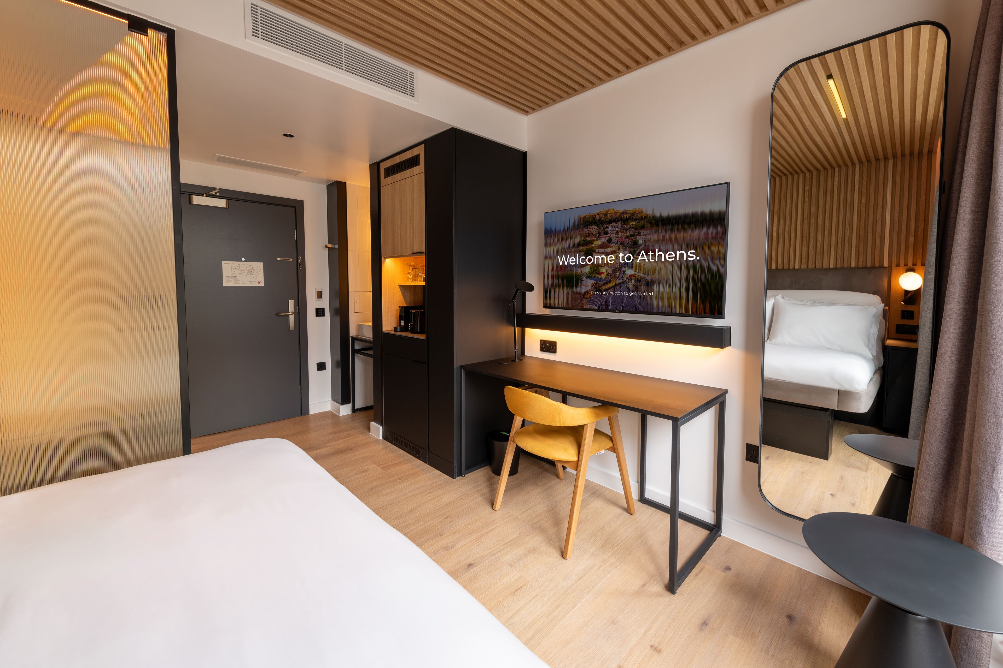 Estúdio Superior | Cofre no quarto, secretária, cortinas/cortinados opacos 