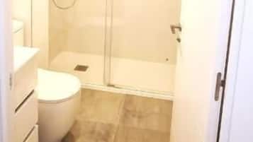 Apartamento Nobre | Casa de banho | Chinelos