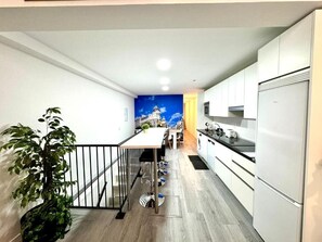 Apartamento grand | Cozinha privada | Cafeteira/chaleira