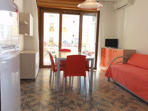Apartamento, 2 quartos, varanda | Sala